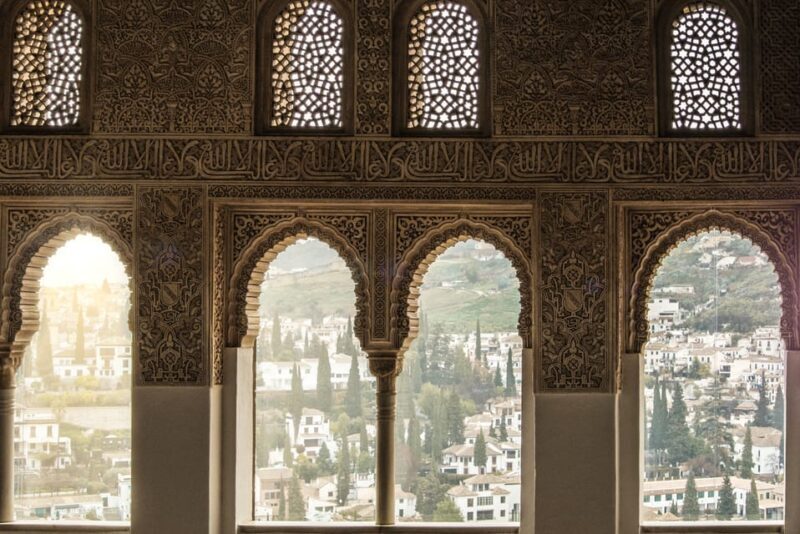 Alhambra & Nasrid Palace: Private Tour with Tickets - Discovering the Alhambra & Nasrid Palace: A Private Tour Experience