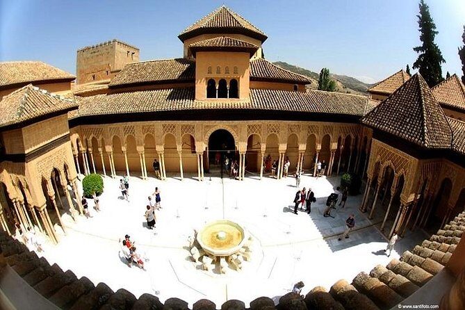 Alhambra, Nasrid Palaces, Generalife & Alcazaba Private Tour - Practical Tips for Travelers