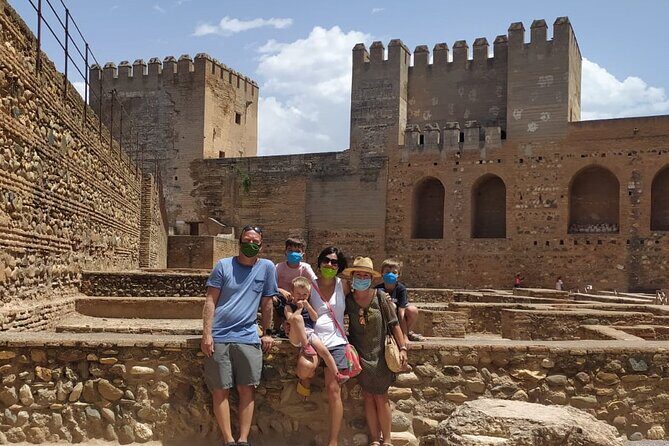 Alhambra : Private Tour for Families - Exploring the Alhambra: What This Tour Offers
