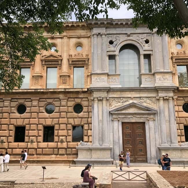 Alhambra Surroundings: History, Architecture and Legends - Practical Tips for Travelers