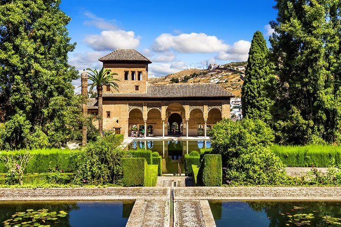 Alhambra Ticket and Guided Tour with Nasrid Palaces - Navigating the Itinerary: What to Expect