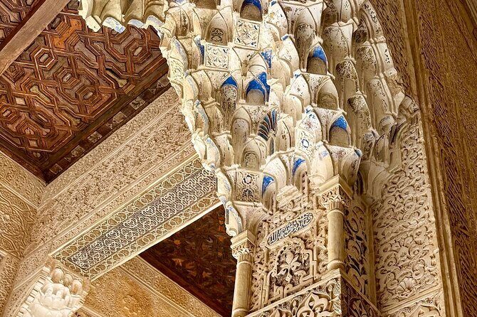 Alhambra tickets with Nasrid Palaces + Tourist Train - Accessibility and Practical Tips