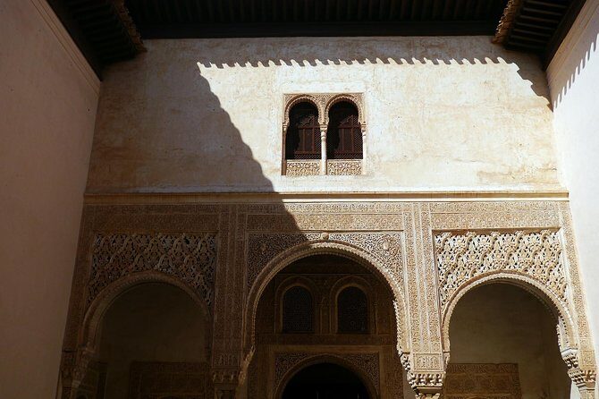 Alhambra&Generalife, Albaicín & Sacromonte Private Tour - The Experience of the Guides