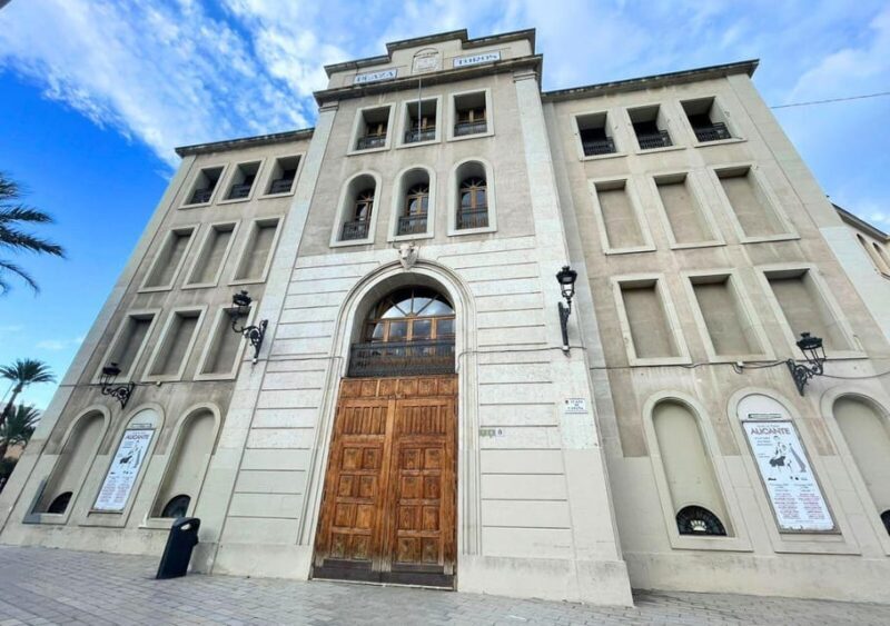 Alicante: Bullring and Castle Guided Tour with Taxi Transfer - A Closer Look at the Alicante Bullring and Santa Barbara Castle Tour