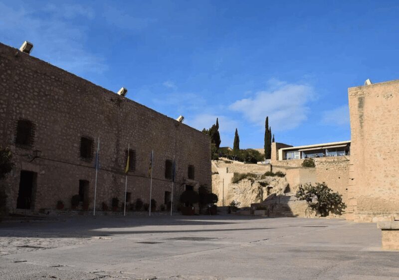 Alicante: Bullring and Castle Guided Tour with Taxi Transfer - Practical Details and Tips