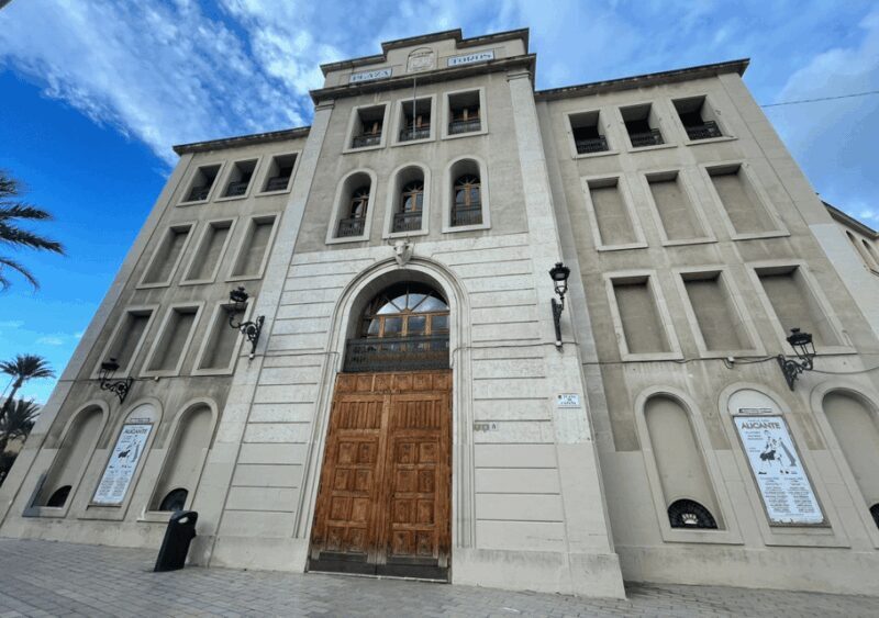 Alicante: Bullring and Central Market Gastronomic Tour - Key Points