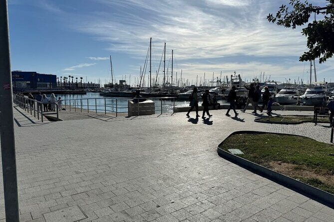 Alicantes History and Highlights: Self-Guided Walking Tour - Starting at El Adivinador Sculpture