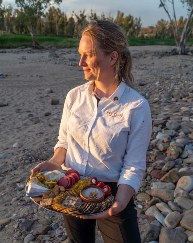 Alice Springs: Simpsons Gap Sunset Watercolor Painting Class - The Food and Atmosphere