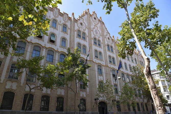 All day city tour in Budapest - Frequently Asked Questions