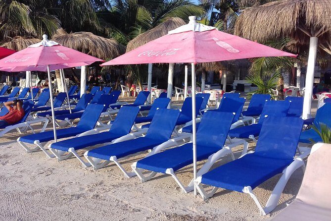 All-inclusive beach day in LOS ARRECIFES REST. / open bar - massage and lunch .. - The Experience in Detail