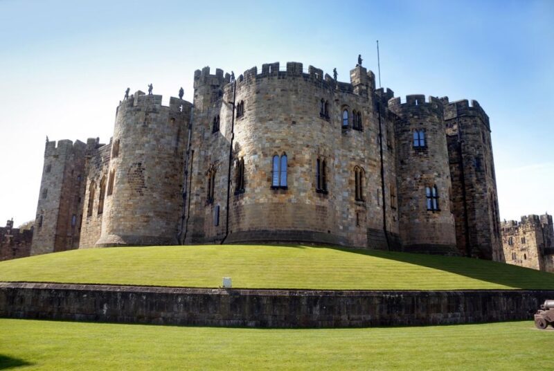 Alnwick Castle and Scottish Borders Tour from Edinburgh - FAQ