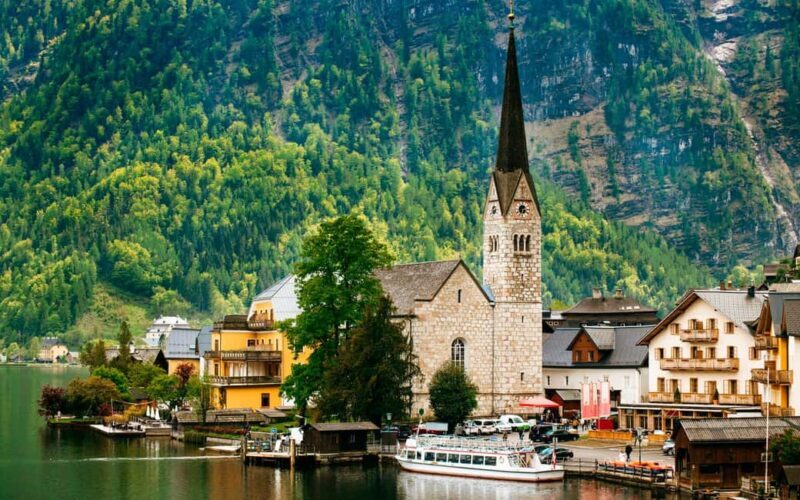 Alpine Beauty & Fairytale Towns: Hallstatt & Salzburg Tour - Key Points