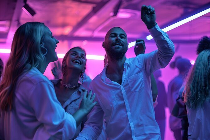 Alternative bar tour with dinner in the art district - Authenticity & Local Flavor