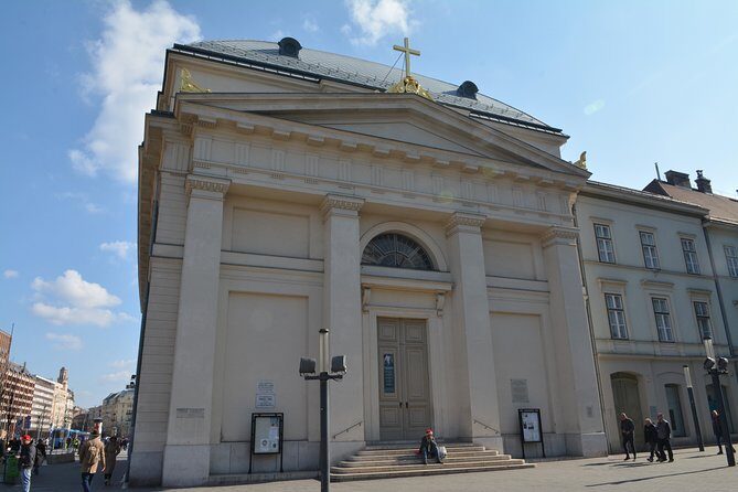 Alternative Budapest Walking Tour - Authentic Insights from Reviews