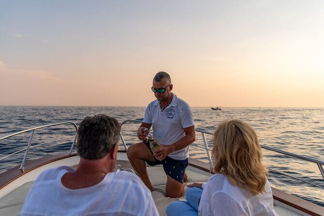 Amalfi Boat Tour from to Positano Praiano or Amalfi. 7 hours - FAQ