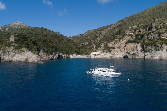 Amalfi Coast by boat with aperitif, lunch and sea breaks - The Pros and Cons