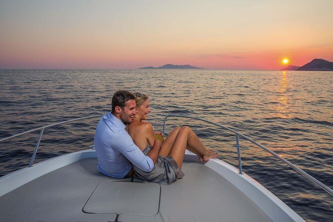 Amazing Sunset by private boat - Key Points