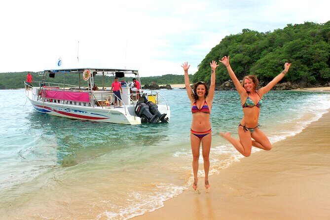 Amazing tour boat through wild nature in Huatulco Bays - The Guide and Overall Experience
