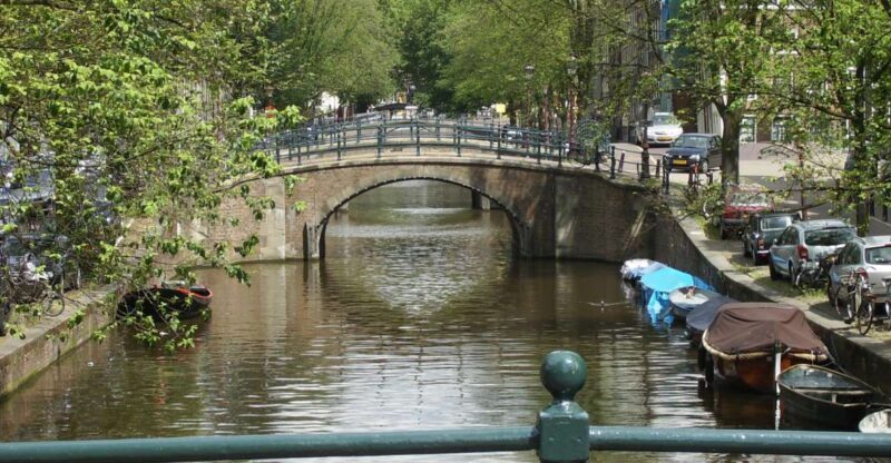 Amsterdam: 2.5-Hour Historic Private Walking Tour - Exploring the Tour in Detail