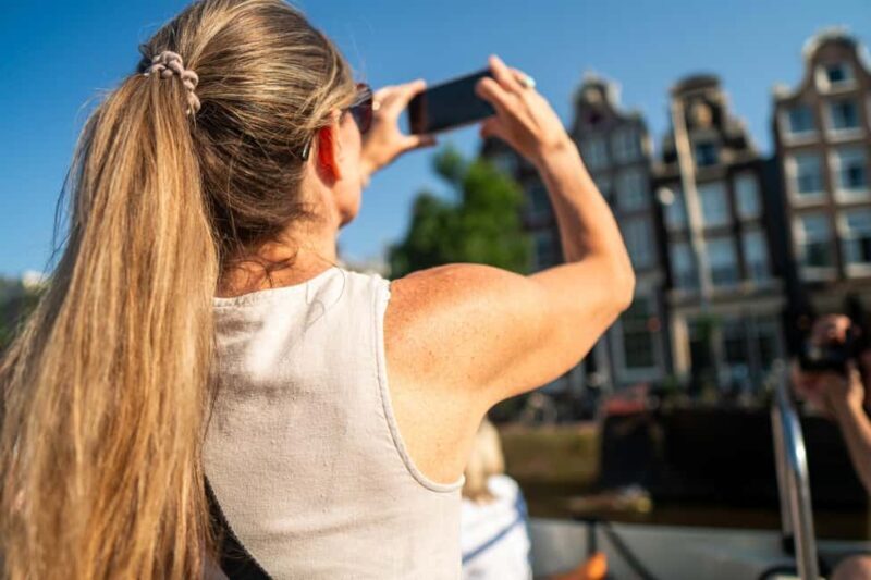 Amsterdam: 90 min Cosy Canal Cruise w. Bar & Snacks on board - Frequently Asked Questions