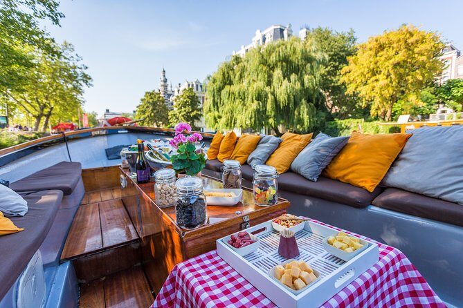Amsterdam All-Inclusive 90-Minutes Heated Cruise by Captain Jack - Analyzing the Value