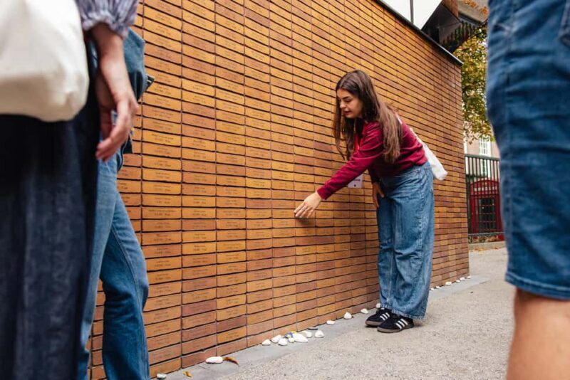 Amsterdam: Anne Frank Guided Walking Tour in DE/EN/IT/ES - Key Points