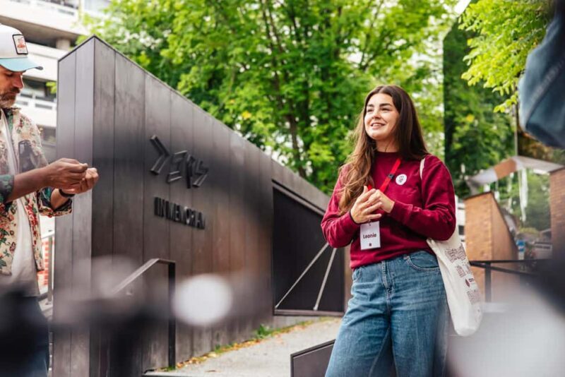 Amsterdam: Anne Frank Guided Walking Tour in DE/EN/IT/ES - What Guides Bring to the Table