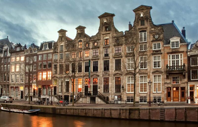 Amsterdam: Art Zoo Museum Entry Ticket in a Canal House - Discovering the Art Zoo Museum in Amsterdam: An Authentic Canvas of Nature and Art