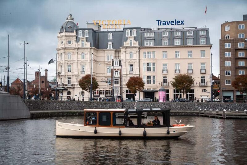 Amsterdam Canal Boat Tour with Live Guide - Key Points
