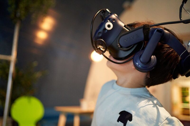 Amsterdam: Canal Cruise and Jewish Cultural Quarter Tickets - Starting with the Canal Cruise