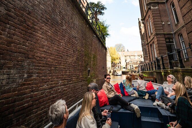 Amsterdam Canal Cruise with Live Guide - Central Station - Who’s It Best For?