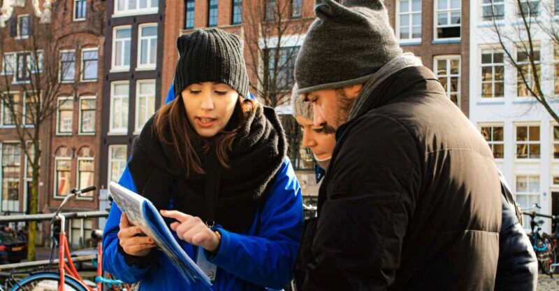 Amsterdam: City Center Walking Tour in italian - Key Points