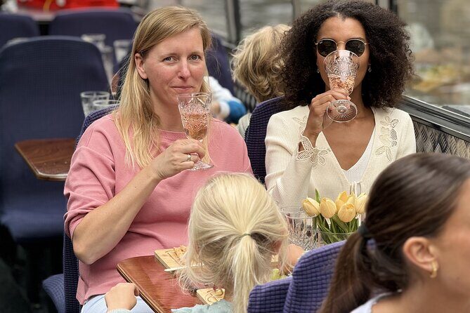 Amsterdam Classic Canal Cruise with Live Guide and Open Bar - An In-Depth Review of the Amsterdam Classic Canal Cruise with Live Guide and Open Bar