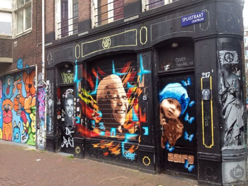 Amsterdam: Coffee Shops Walking Tour - The Guide and Group Size