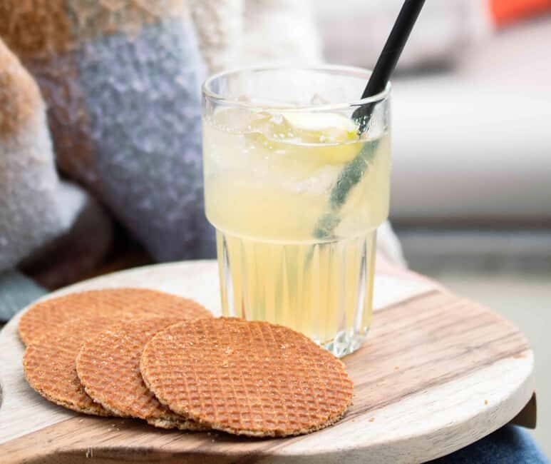 Amsterdam: Evening Lights Cruise incl. Cocktail & Waffle - Key Points