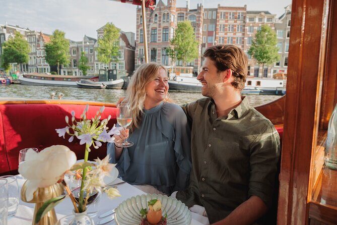 Amsterdam: Exclusive Dinner Canal Cruise - Atmosphere and Comfort