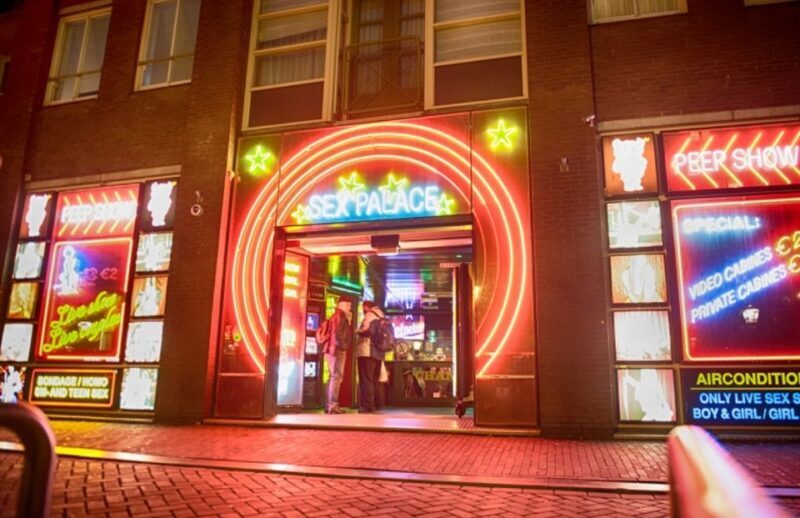 Amsterdam: Exclusive Red Light District Tour and Drink - Uncovering Amsterdam’s Red Light District: An Honest Review of the Exclusive Tour and Drink Experience