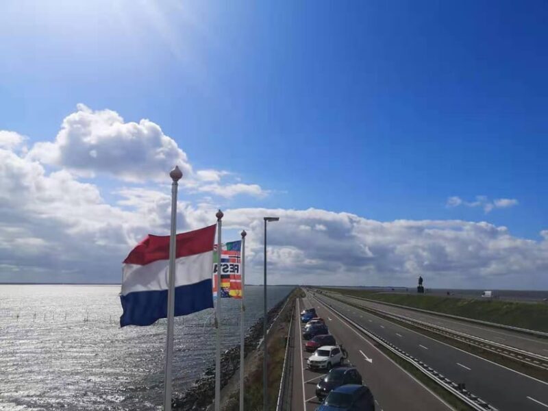 Amsterdam: Giethoorn, Afsluitdijk and Zaanse Schans Day Trip - FAQs