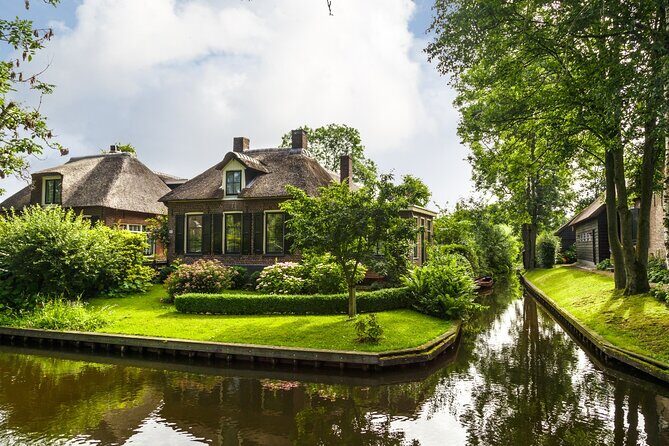 Amsterdam: Giethoorn Tour Scenic Cruise, Cheese & Free Time - Exploring Giethoorn on Your Own
