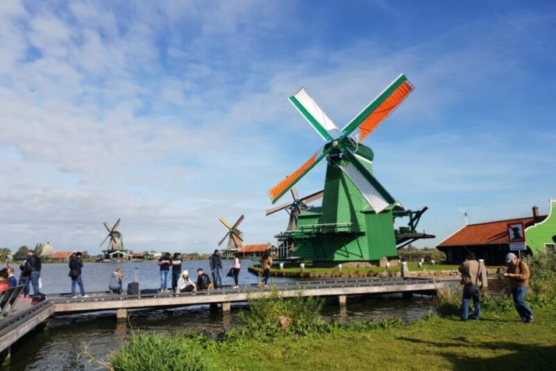 Amsterdam: Giethoorn, Zaandam & Zaanse Schans Tour w/ Pickup - Returning to Amsterdam