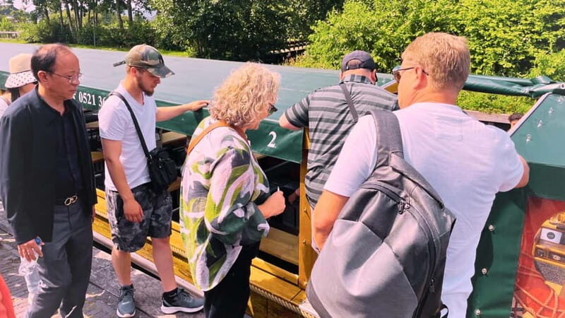 Amsterdam: Giethoorn & Zaanse Schans Small Group Day Trip - Frequently Asked Questions