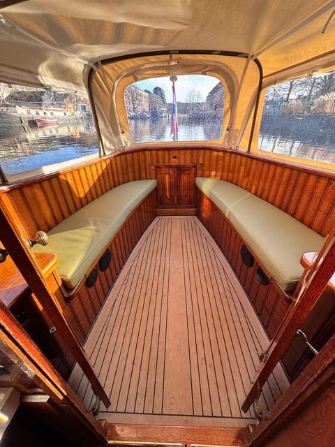 Amsterdam: Historic Boat Cruise with open bar and nibbles - The Value for Money