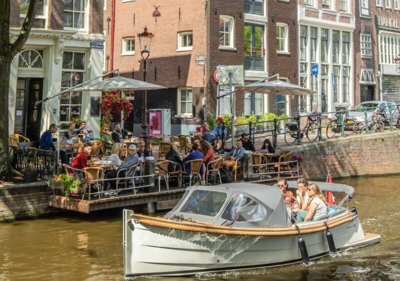 Amsterdam: Jordaan District Tour with a German guide - Final Destination: Van Brienenhofje and Return to Anne Frank Monument