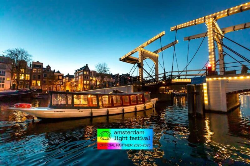 Amsterdam: Light Festival Cruise + Stroopwafel & Hot Choco - The Experience in Detail