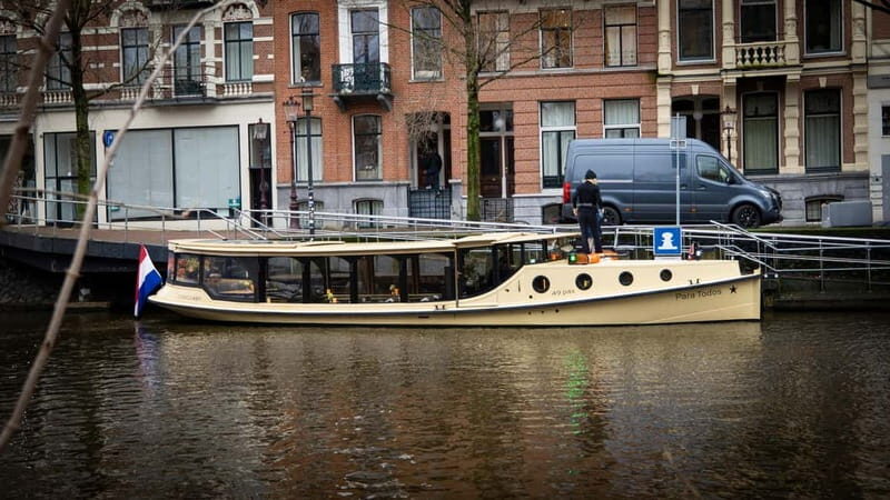 Amsterdam: Luxury Canal Cruise with Historic VR Experience - Key Points