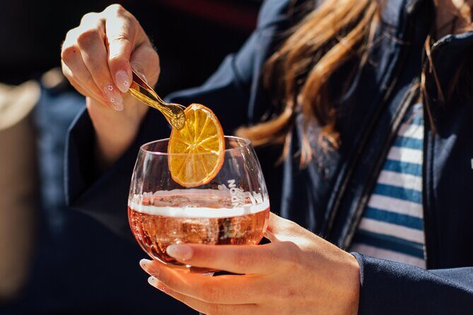 Amsterdam: Luxury Saloon Boat Cruise with Cocktails & Waffle - Final Thoughts