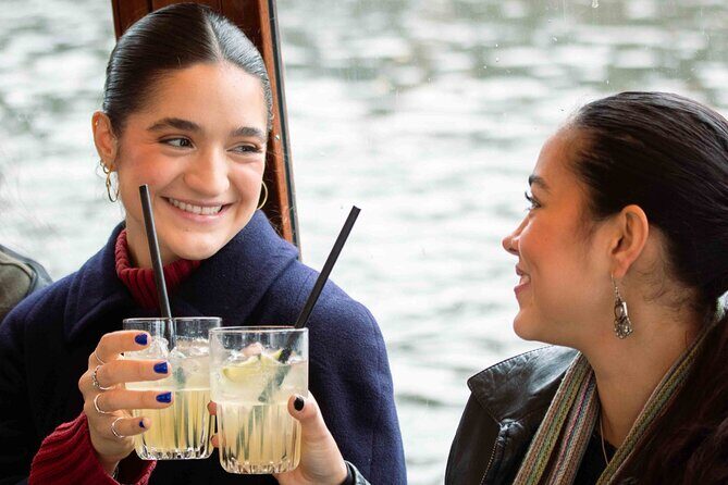Amsterdam: Luxury Saloon Boat Cruise with Cocktails & Waffle - FAQ