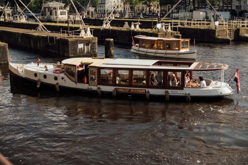 Amsterdam: Luxury Saloon Boat Cruise with Cocktails & Waffle - Key Points