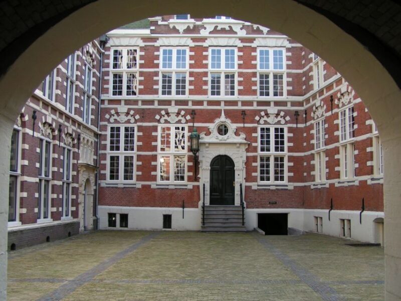 Amsterdam Old City Private Walking Tour - Authenticity and Expert Guides