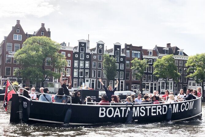Amsterdam Open Boat Cruise in Old City Centre with Drinks Options - Who Will Love This Tour?